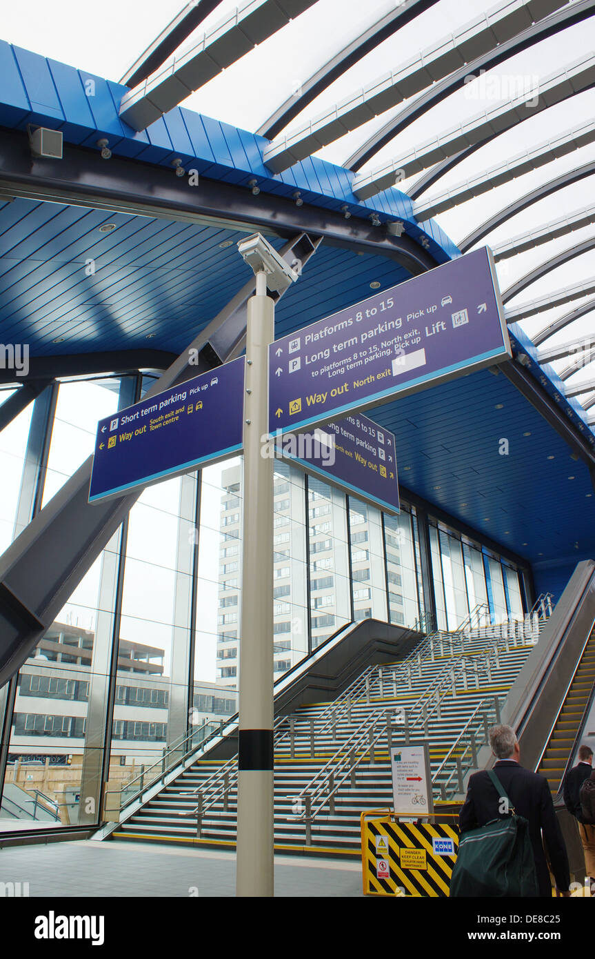 New station entrance hi-res stock photography and images - Alamy