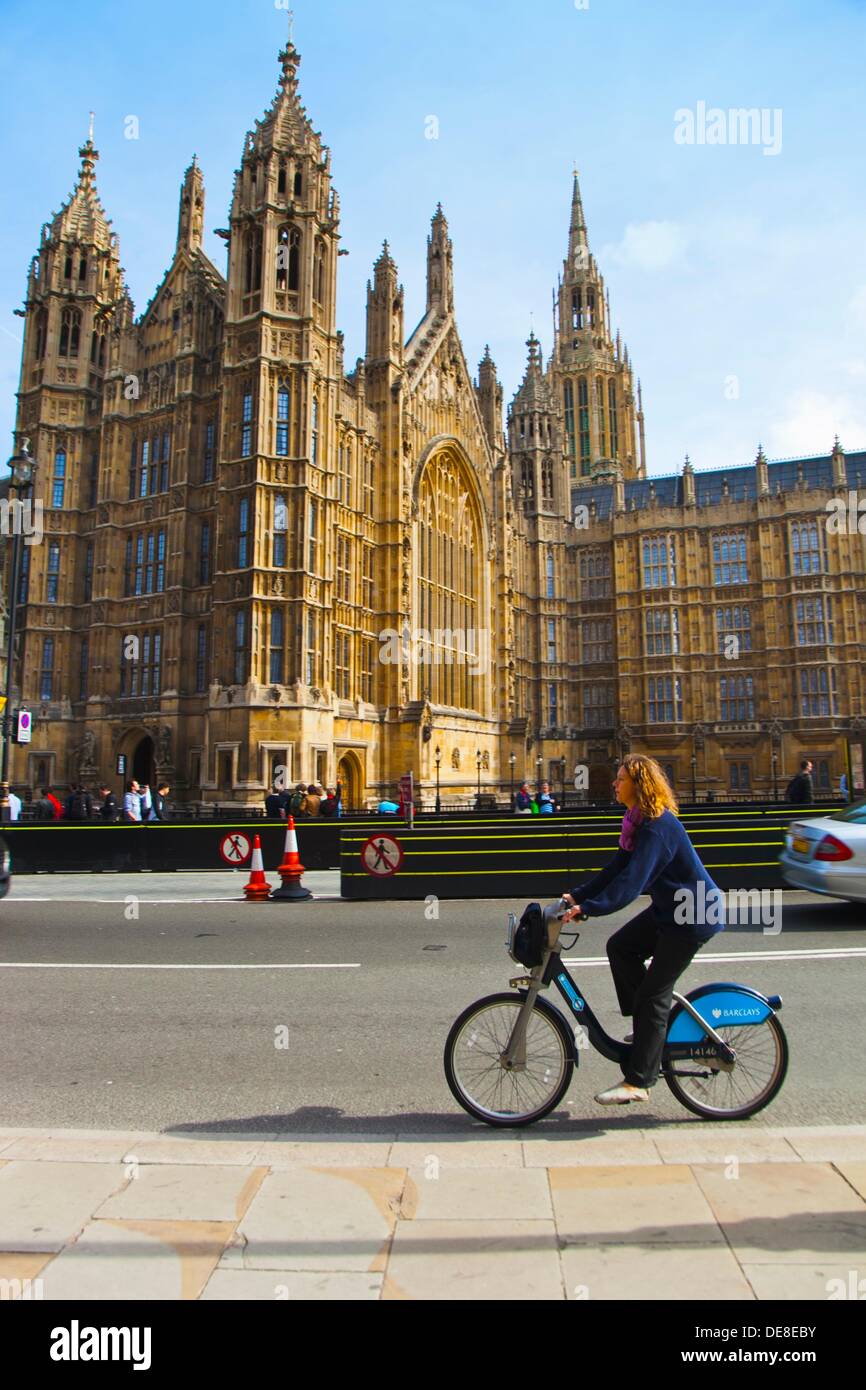 Parliament building london road hi-res stock photography and images - Alamy