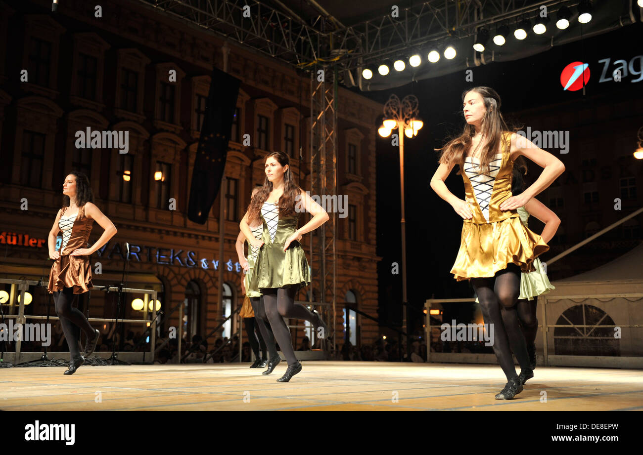 Irish dancers portrait hi-res stock photography and images - Alamy