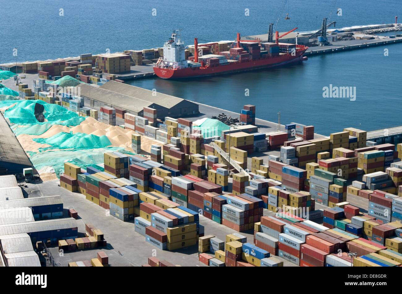 Chile port arica ships containers hi-res stock photography and images ...