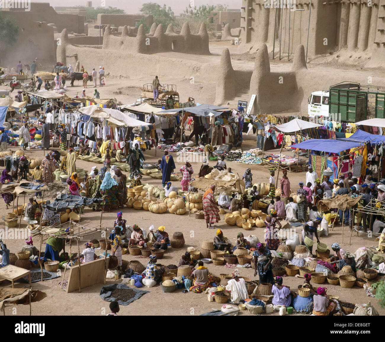 Outdoor market mali people hi-res stock photography and images - Alamy