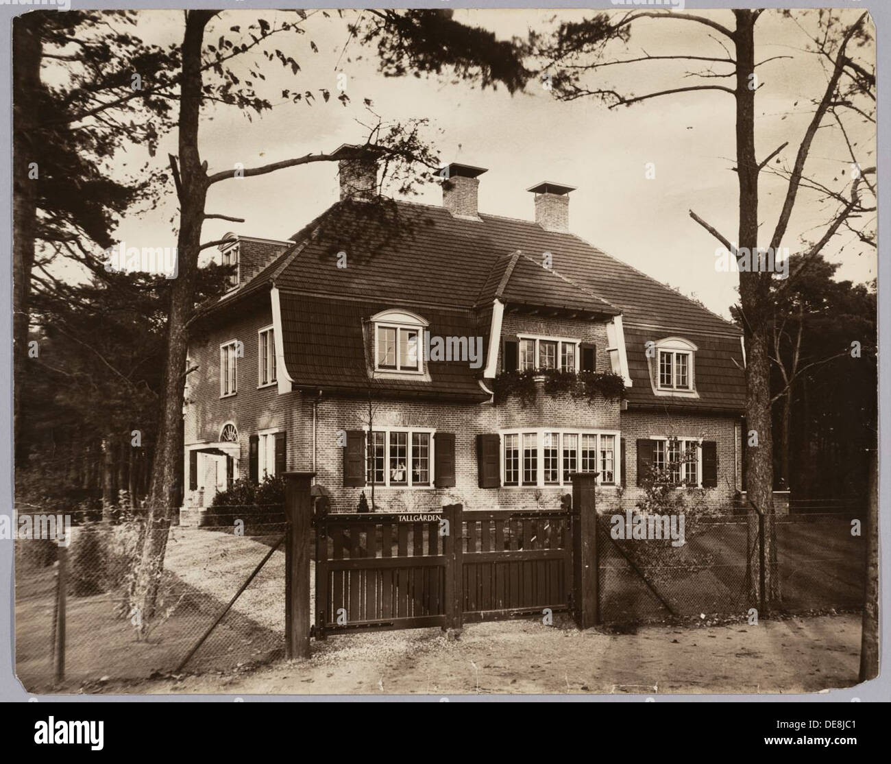 Huize Tallgarden, built in the 1920s-1930s, is a Dutch country house ...