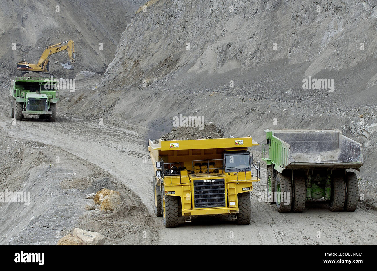 Cement Carry Lorry Stock Photos & Cement Carry Lorry Stock Images - Alamy