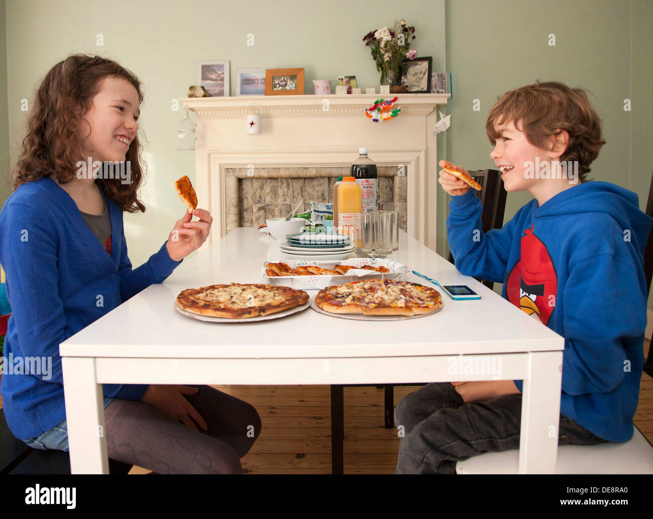 Children seated hi-res stock photography and images - Alamy