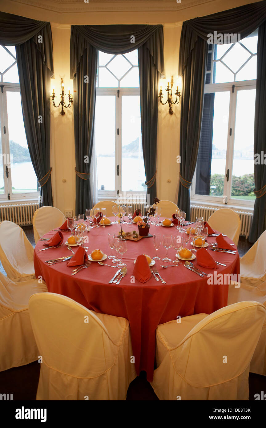 Table de banquet hi-res stock photography and images - Alamy