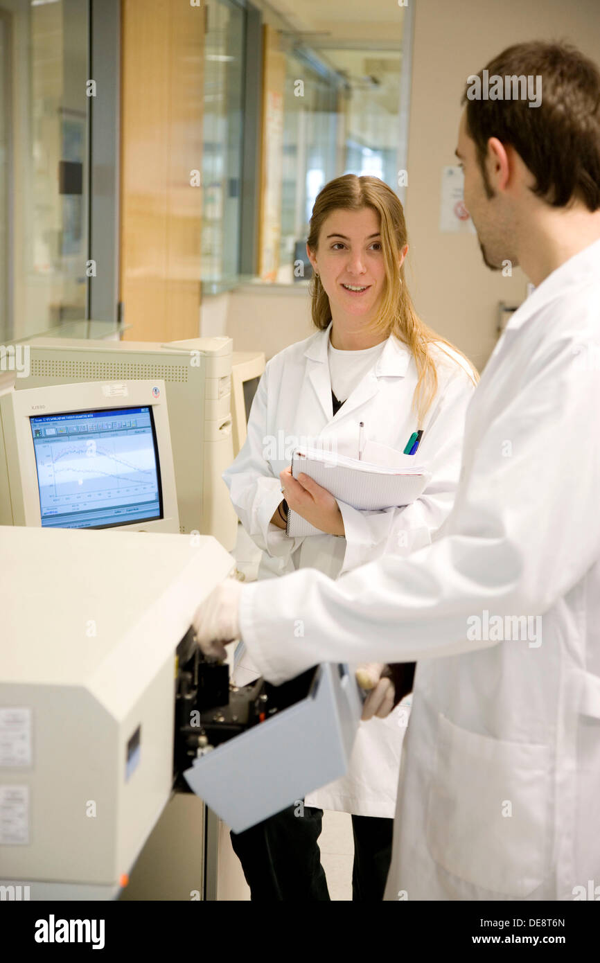 Fluorescence research hi-res stock photography and images - Alamy