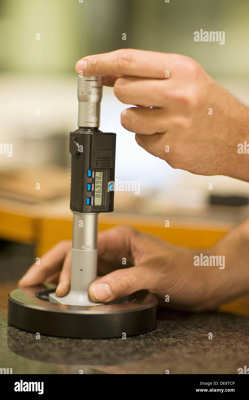 Hand spindle hi-res stock photography and images - Alamy