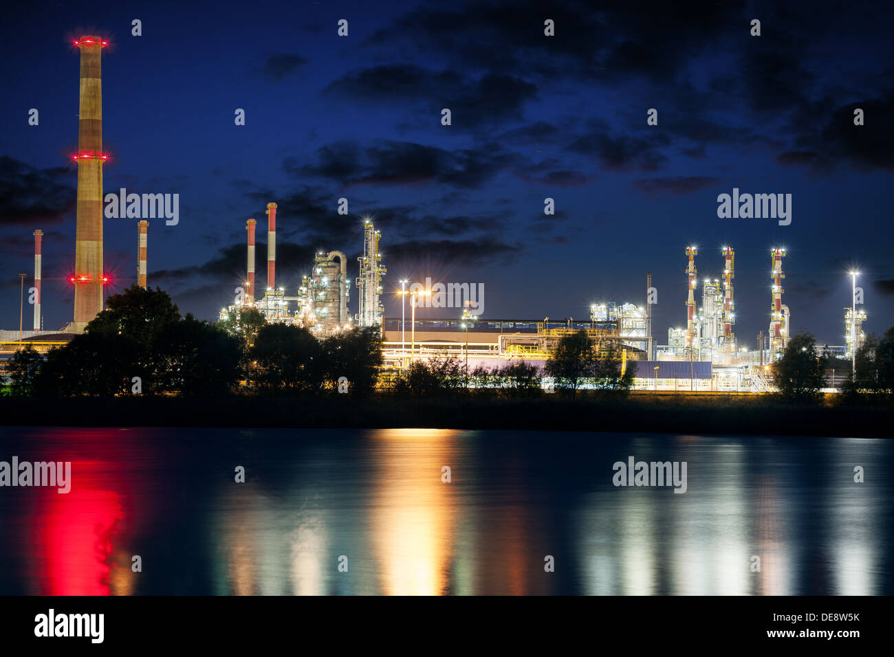 Refinery Cooling Tower Stock Photos & Refinery Cooling Tower Stock ...