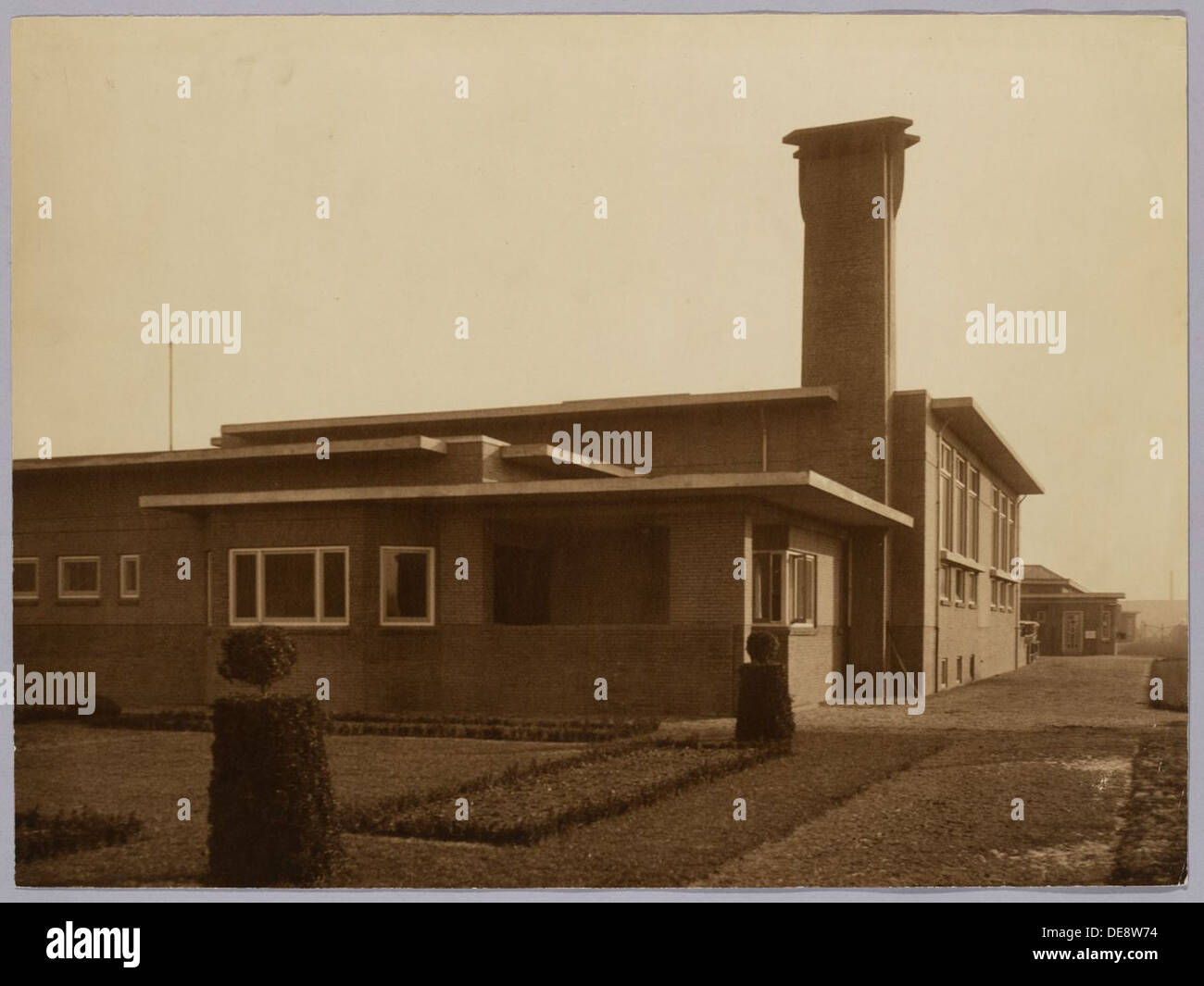 Mass production 1920s hi-res stock photography and images - Alamy