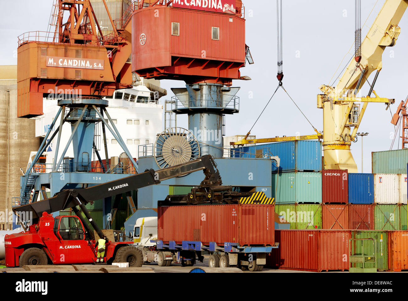 Bilbao harbour cargo hi-res stock photography and images - Alamy