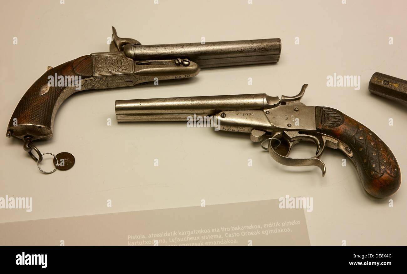 Breech loading hi-res stock photography and images - Alamy