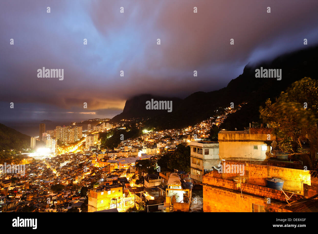 Favela da rocinha hi-res stock photography and images - Alamy