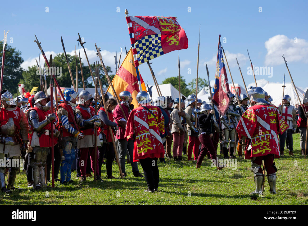 Medieval reenactment uk hi-res stock photography and images - Alamy