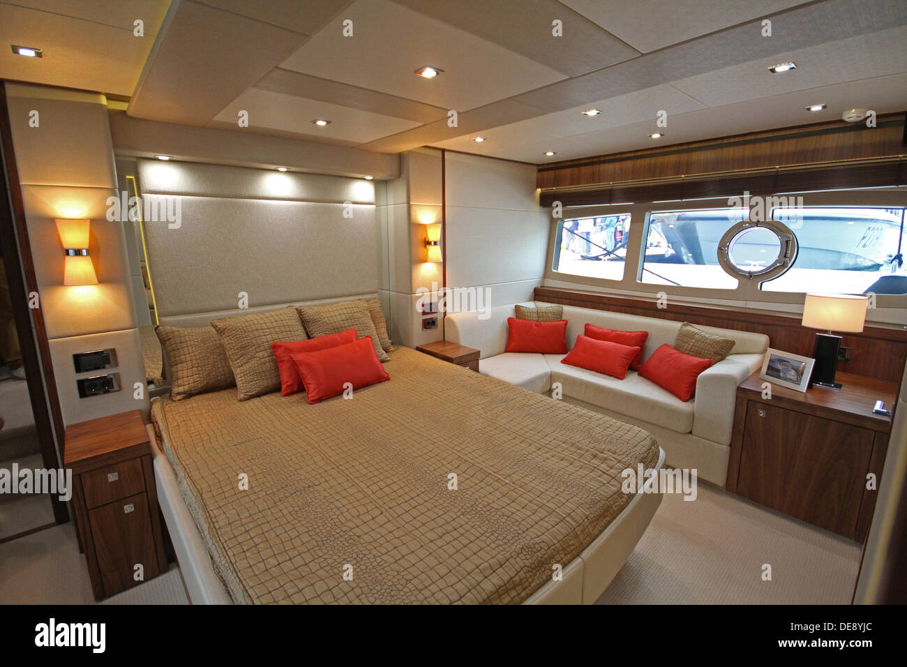 Yacht on sunseeker stand hi-res stock photography and images - Alamy