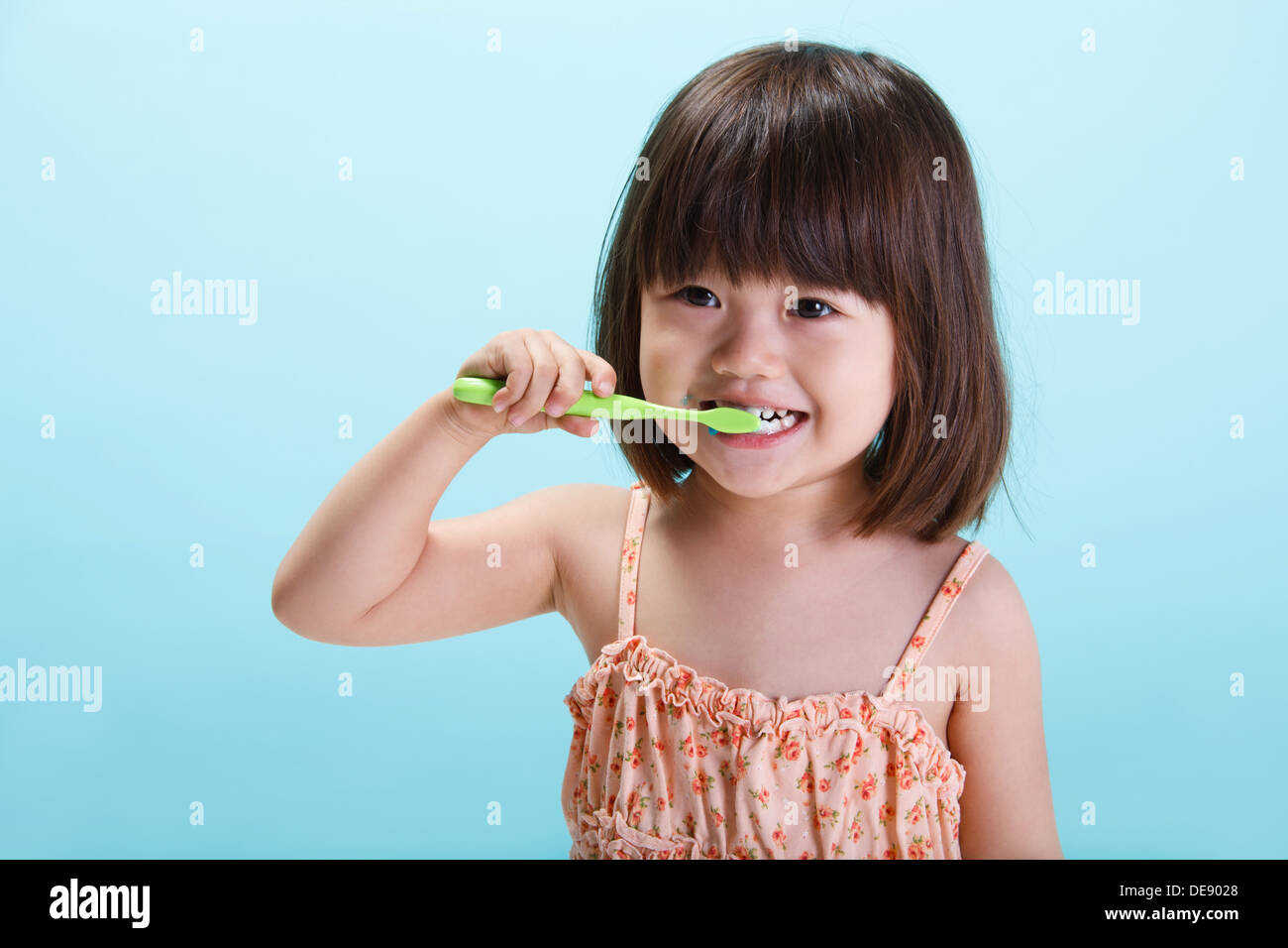 Girl brushing her teeth Stock Photo - Alamy