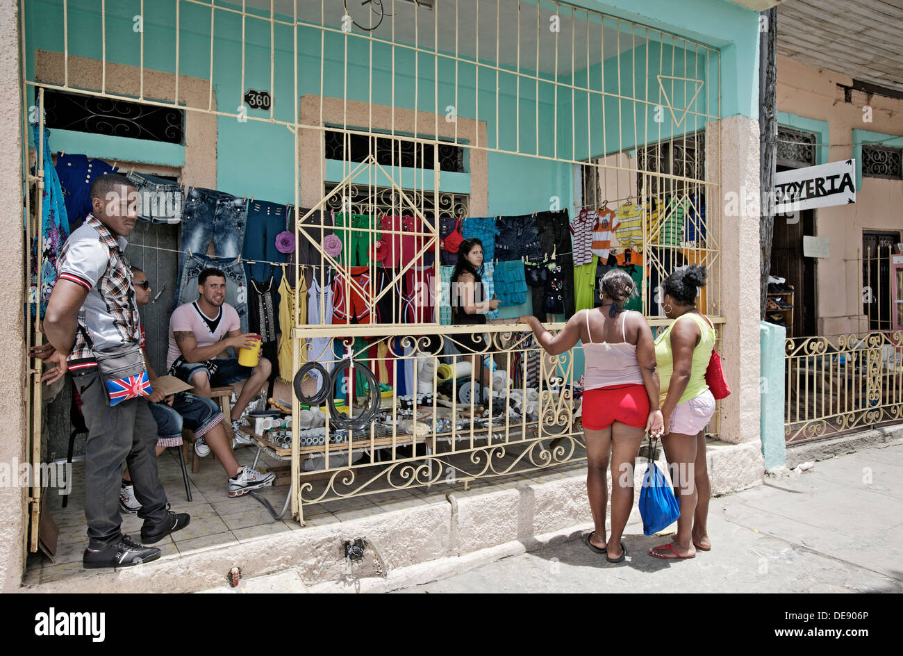 Cuban household hi-res stock photography and images - Alamy
