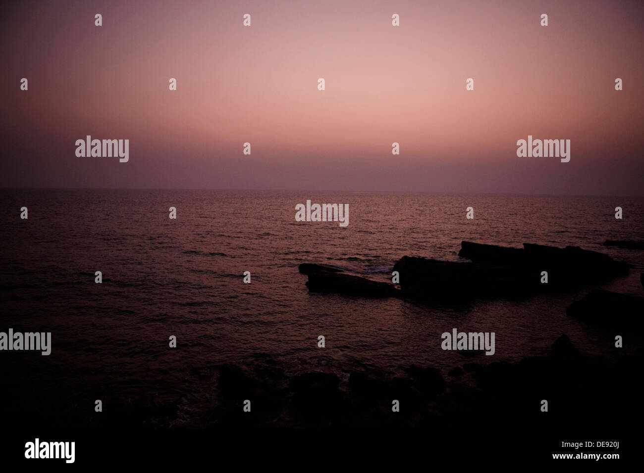 Horizontal pink sunset hi-res stock photography and images - Alamy