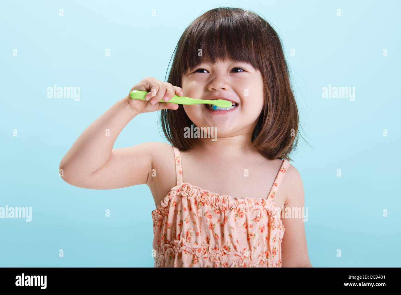 Girl brushing her teeth Stock Photo - Alamy