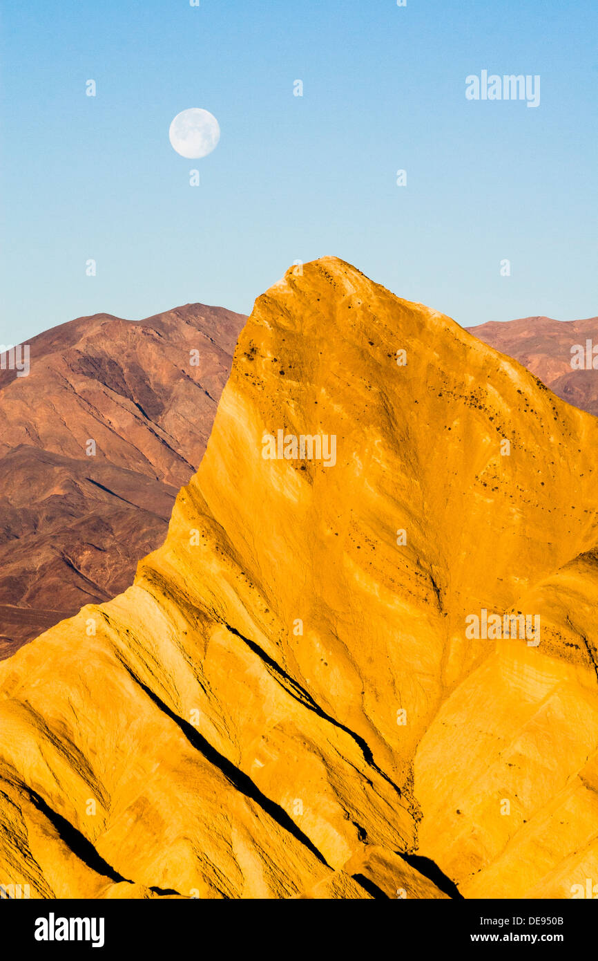 Manly Beacon peak and full moon in morning light just after sunrise ...