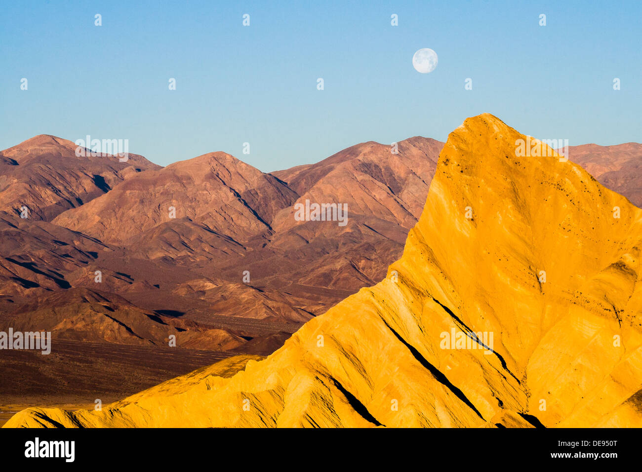 Manly Beacon peak and full moon in morning light just after sunrise ...