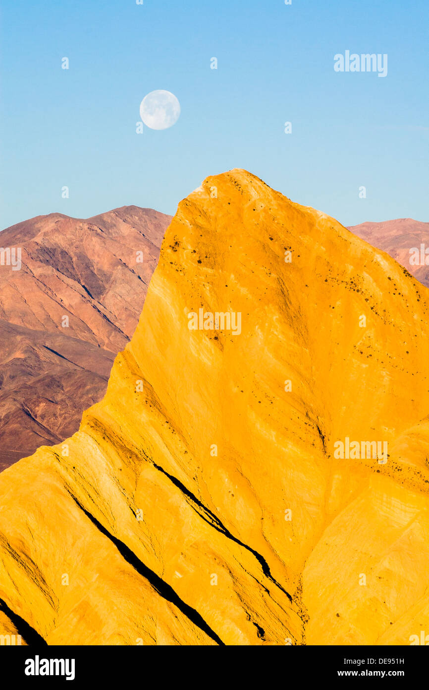 Manly Beacon peak and full moon in morning light just after sunrise ...