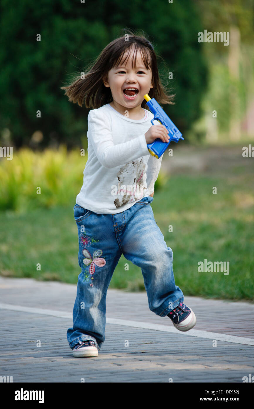 Little girl running Stock Photo - Alamy