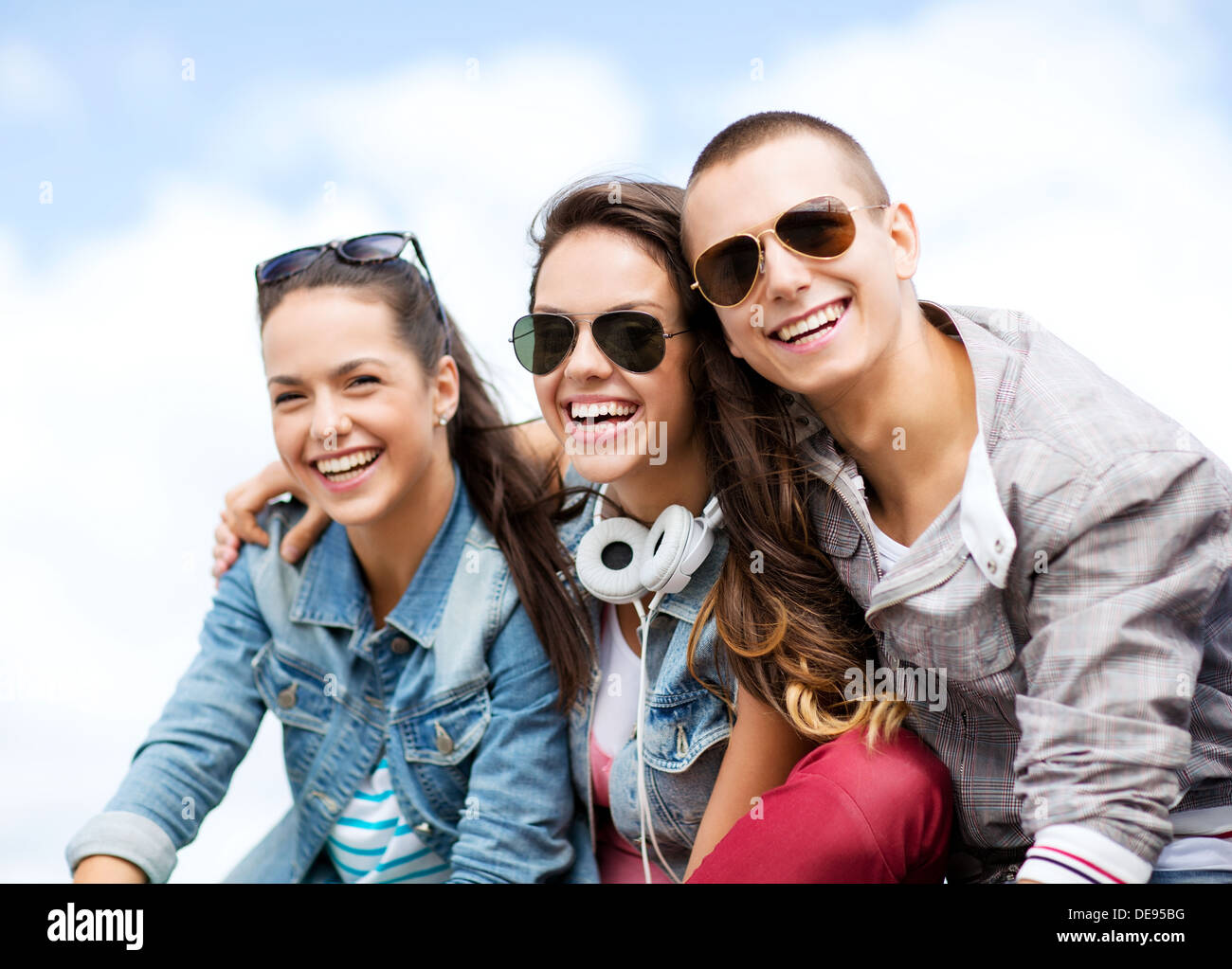 group of teenagers hanging out Stock Photo - Alamy