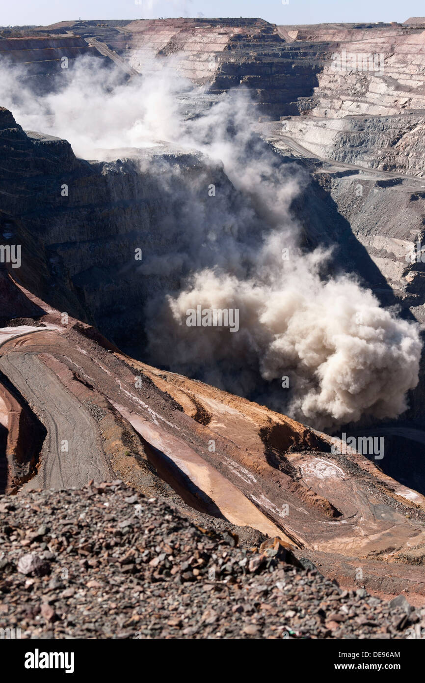 Super Pit Gold Mine Blast, Kalgoorlie Western Australia Stock Photo - Alamy