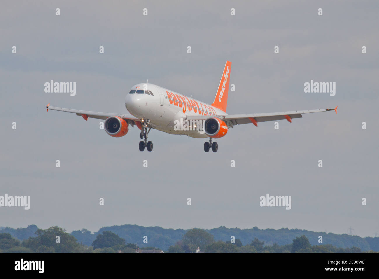 easyJet Airbus a320 G-EZWC landing at London-Luton Airport LTN Stock ...