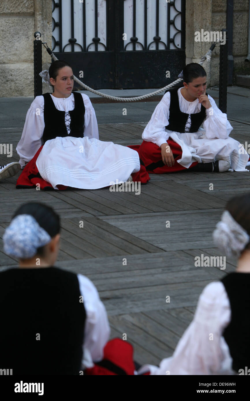 Basque traditional costume hi-res stock photography and images - Alamy