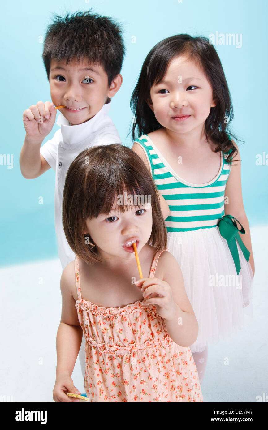 Children brushing teeth Stock Photo - Alamy