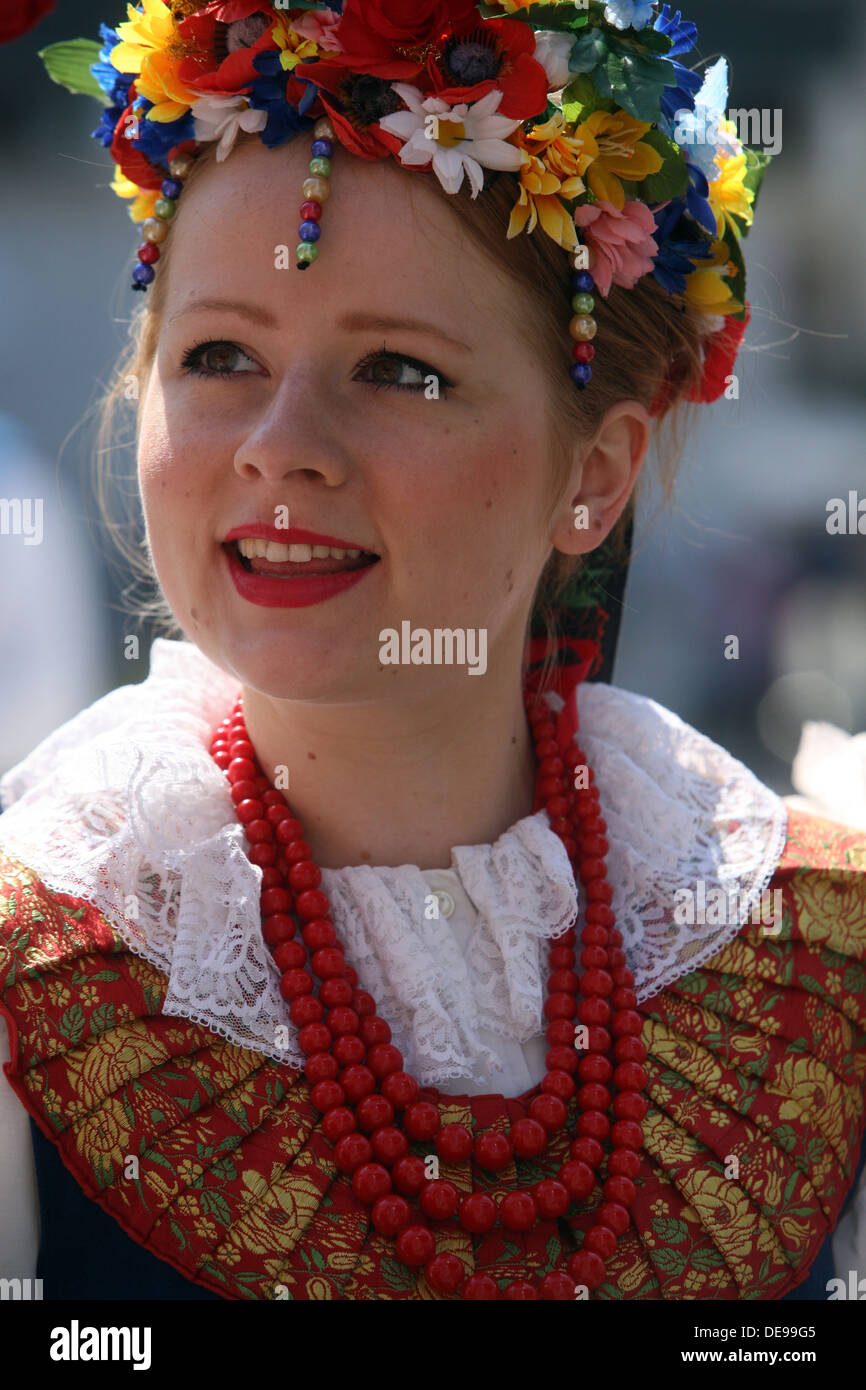 Croatia traditional costume hi-res stock photography and images - Alamy