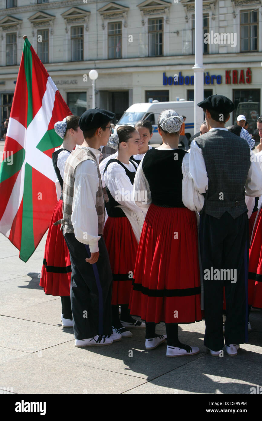Basque folk dance woman hi-res stock photography and images - Alamy