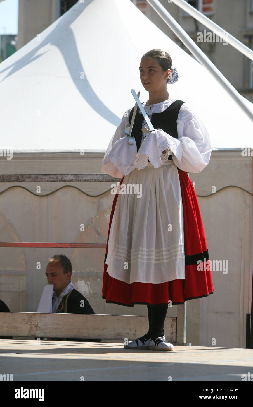 Basque folk dance woman hi-res stock photography and images - Alamy