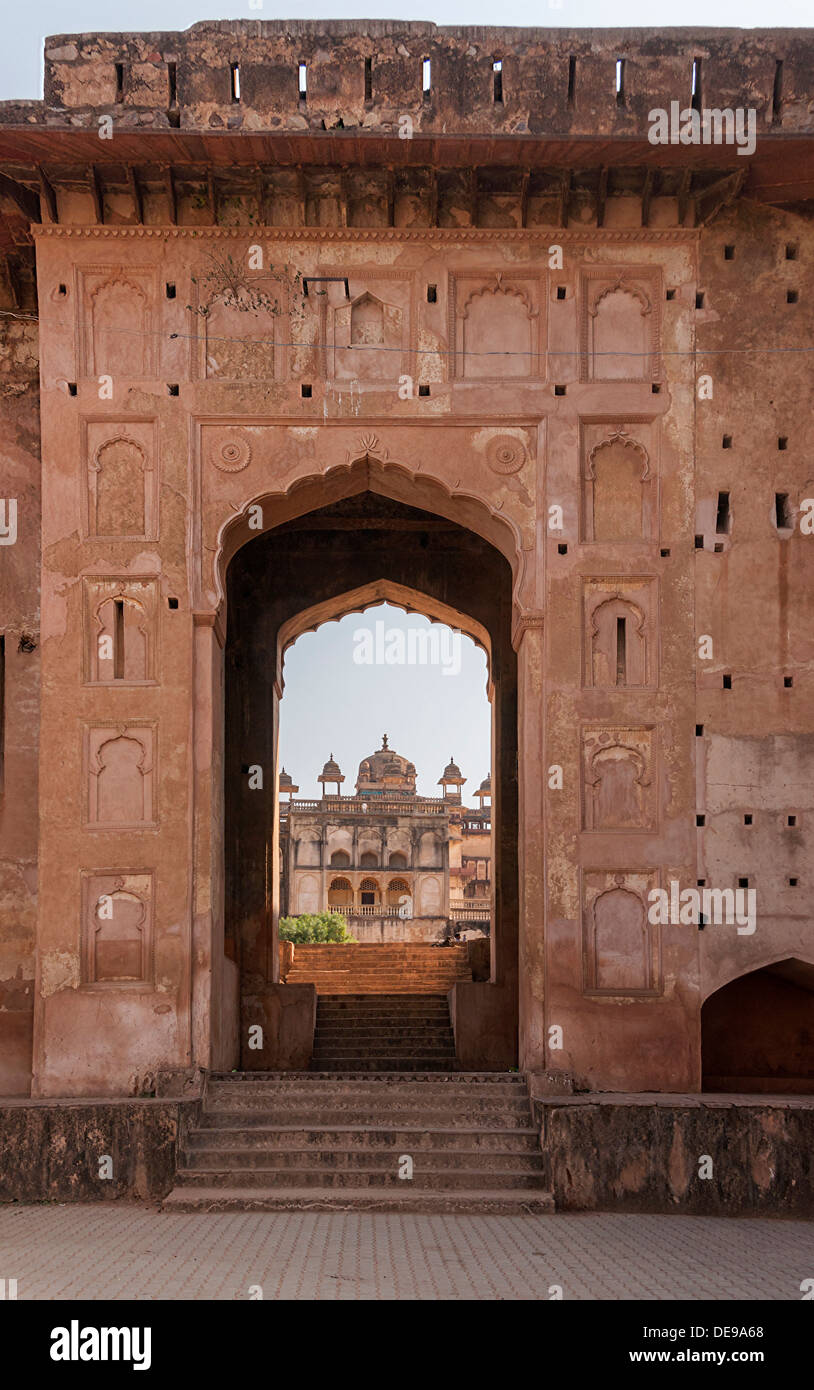 Stairs up through gate from Raja Mahal to Jehanghir Mahal in India's ...
