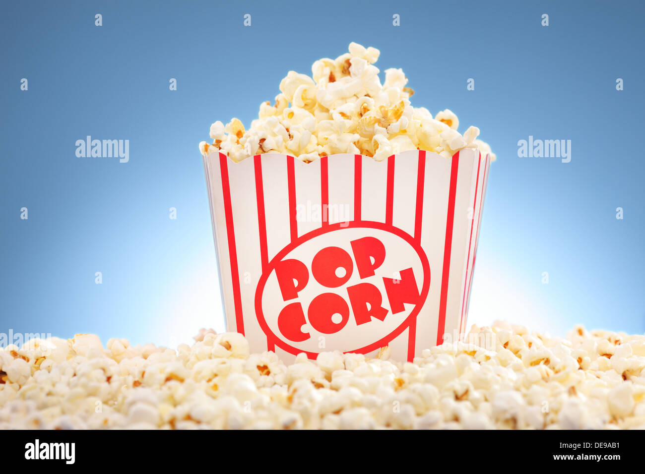 Popcorn in box overflowing with freshly popped corn Stock Photo - Alamy