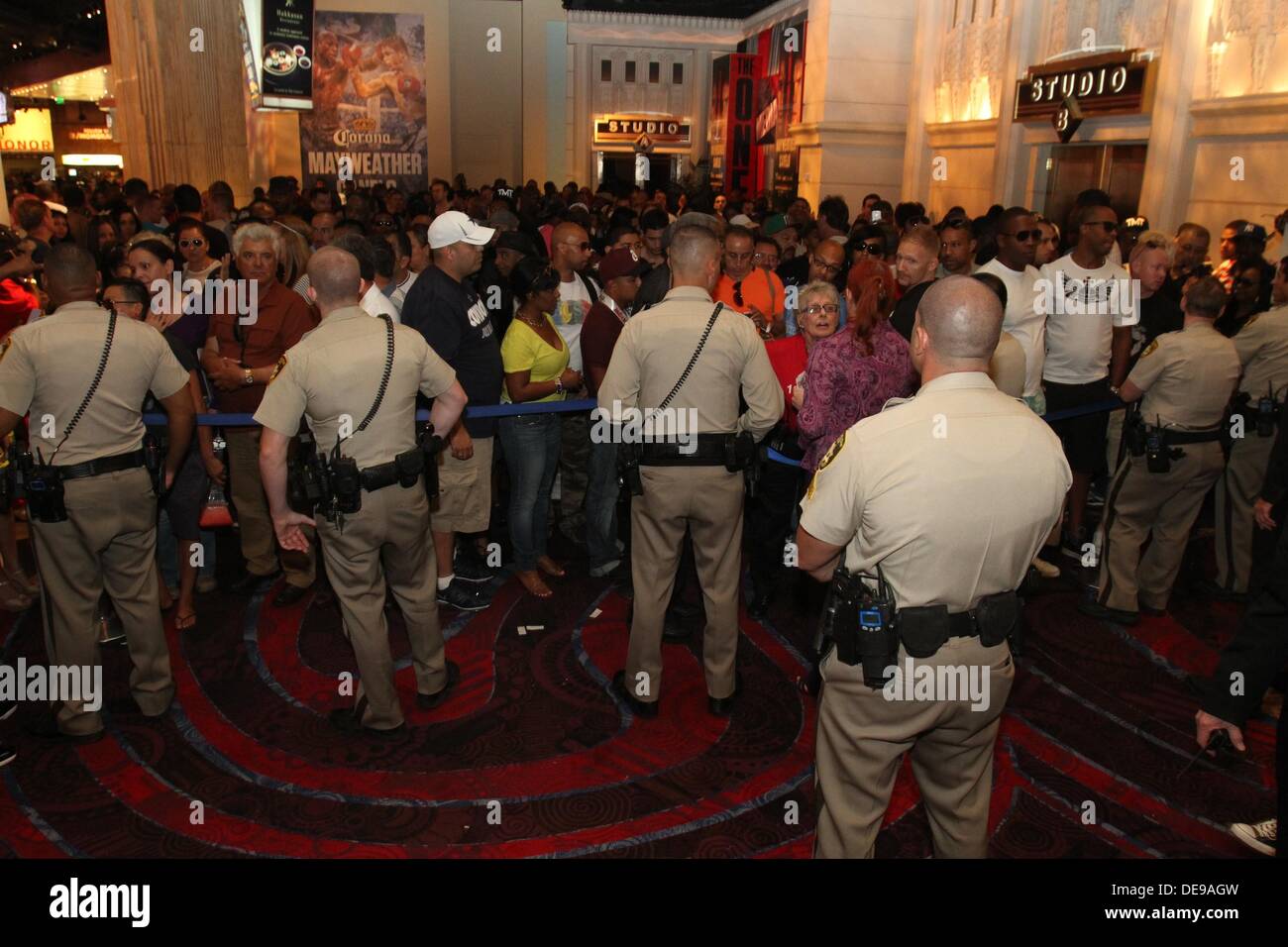 Canelo alvarez boxing hi-res stock photography and images - Alamy