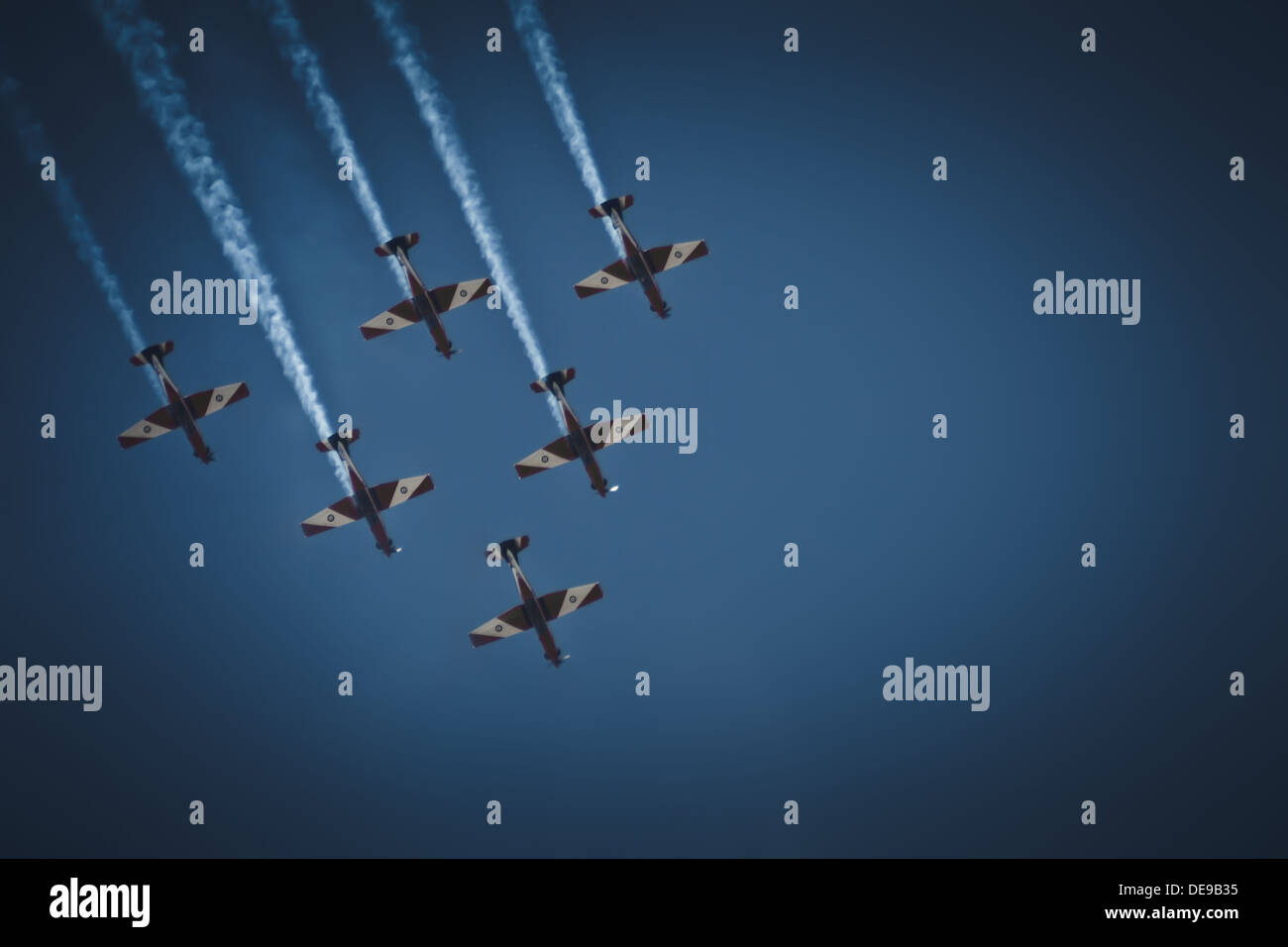 Airplanes Flying In Formation With Vapor Trails Stock Photo - Alamy