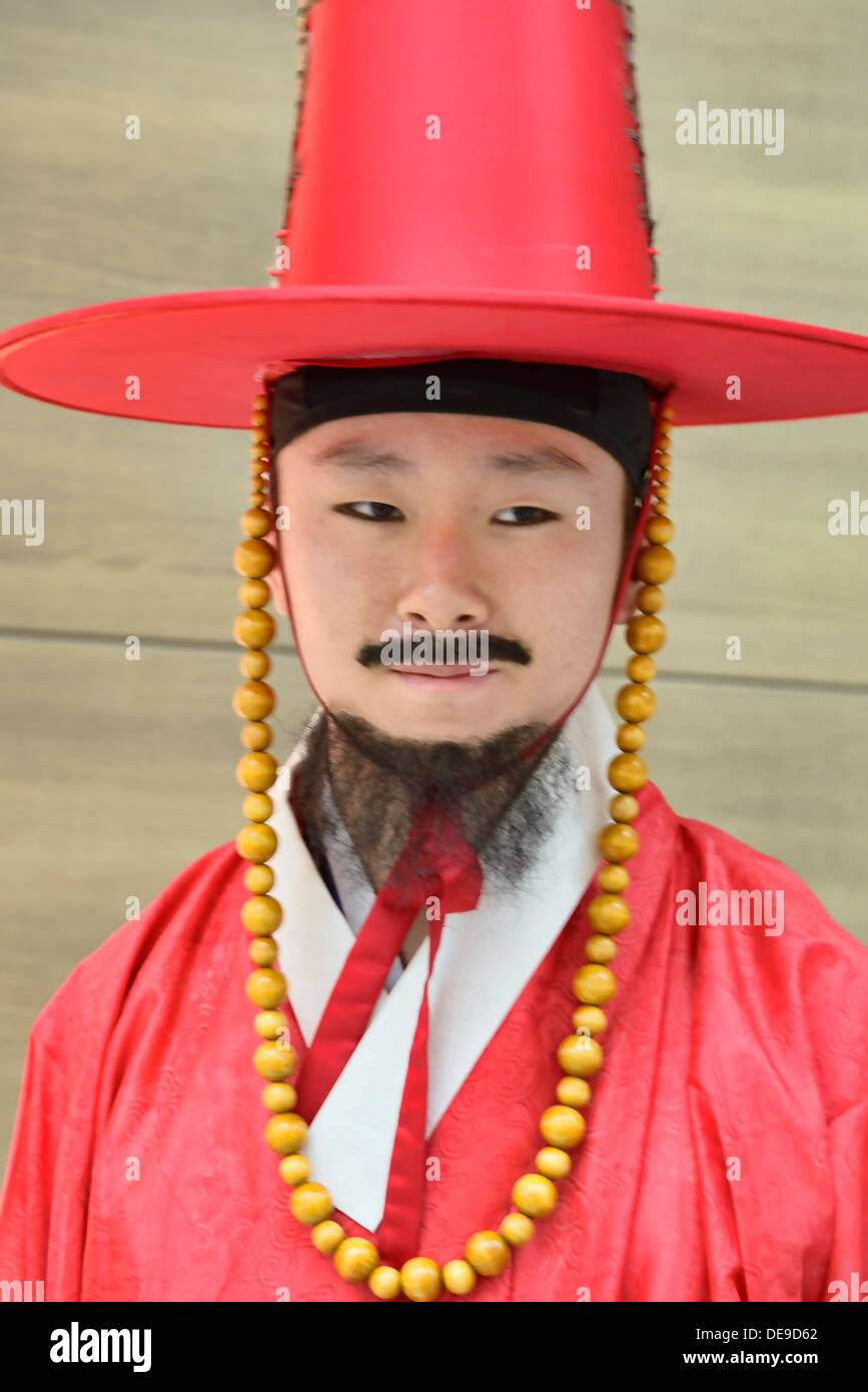 Man in traditional Korean costume, Seoul, South Korea Stock Photo - Alamy
