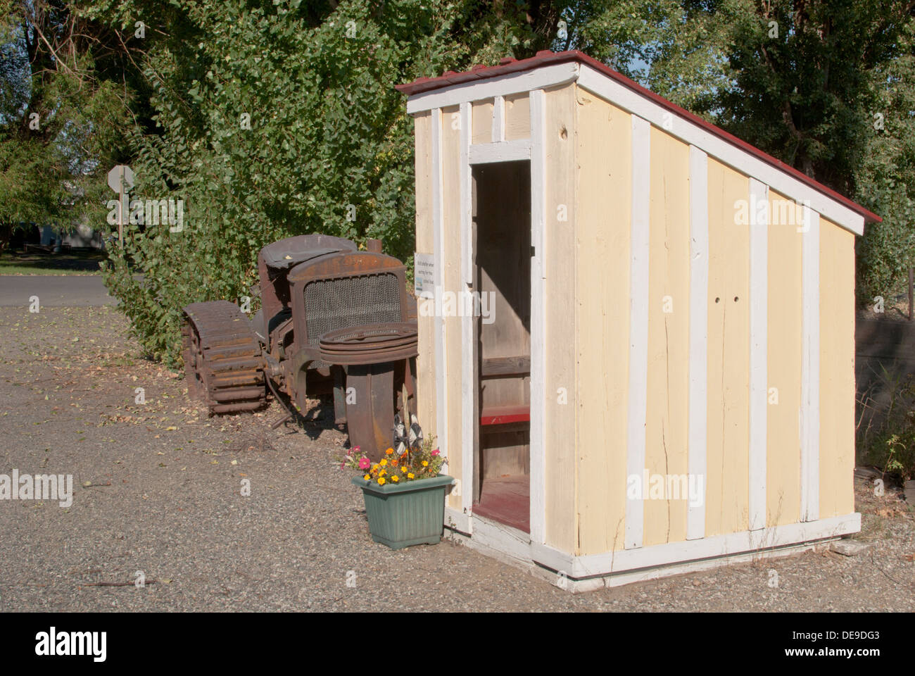 Waiting shed hi-res stock photography and images - Alamy