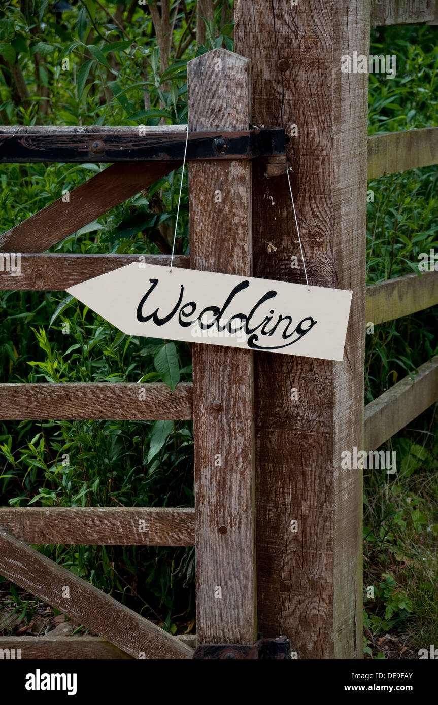 Gate direction sign hi-res stock photography and images - Alamy