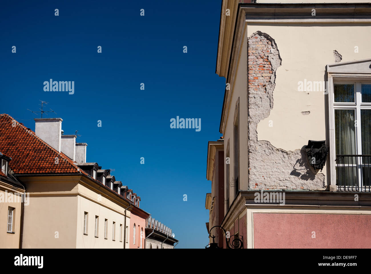 Damaged building wall hi-res stock photography and images - Alamy