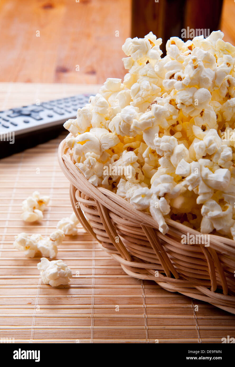 Popcorn basket hi-res stock photography and images - Alamy