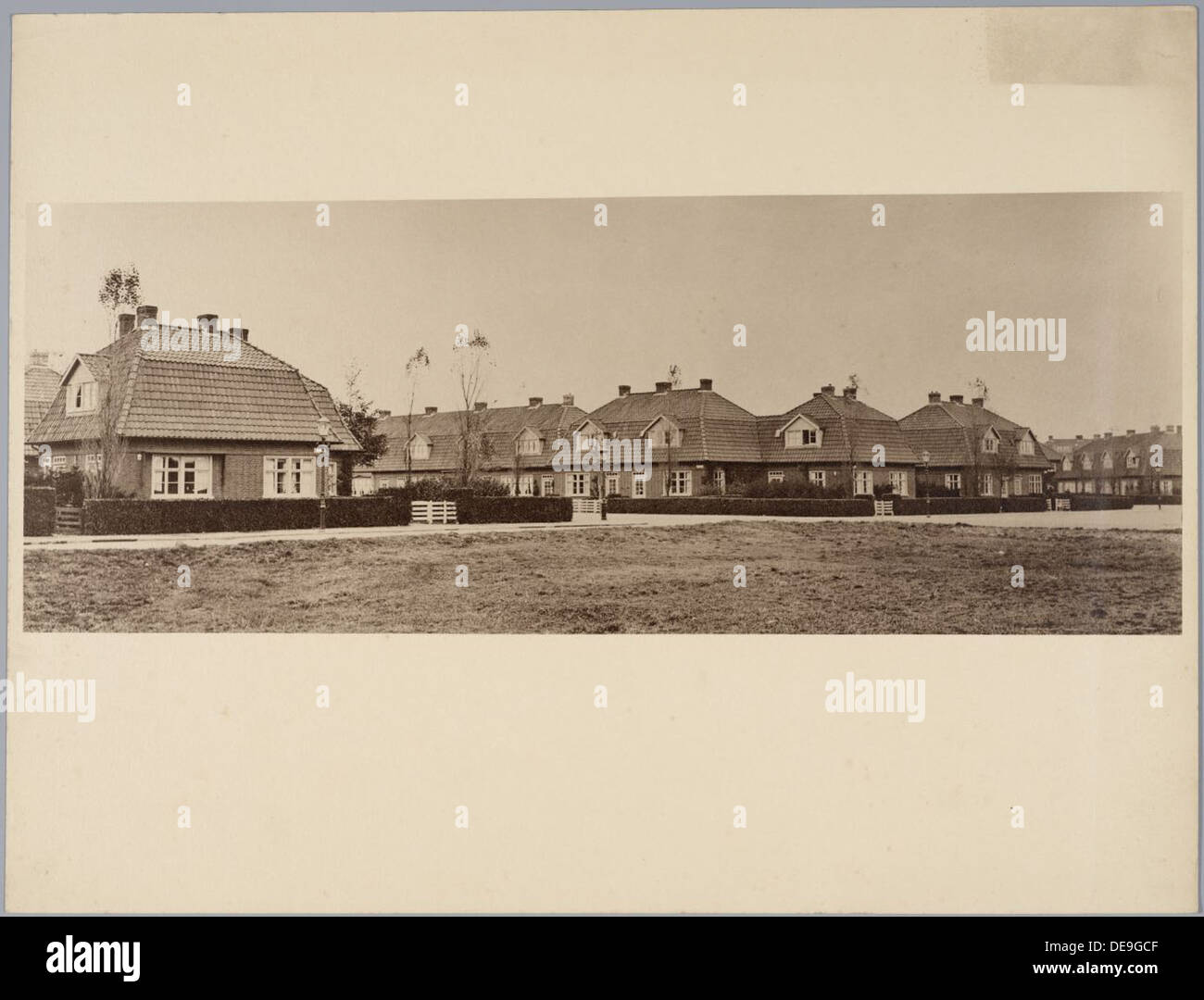 Middle class houses hi-res stock photography and images - Alamy