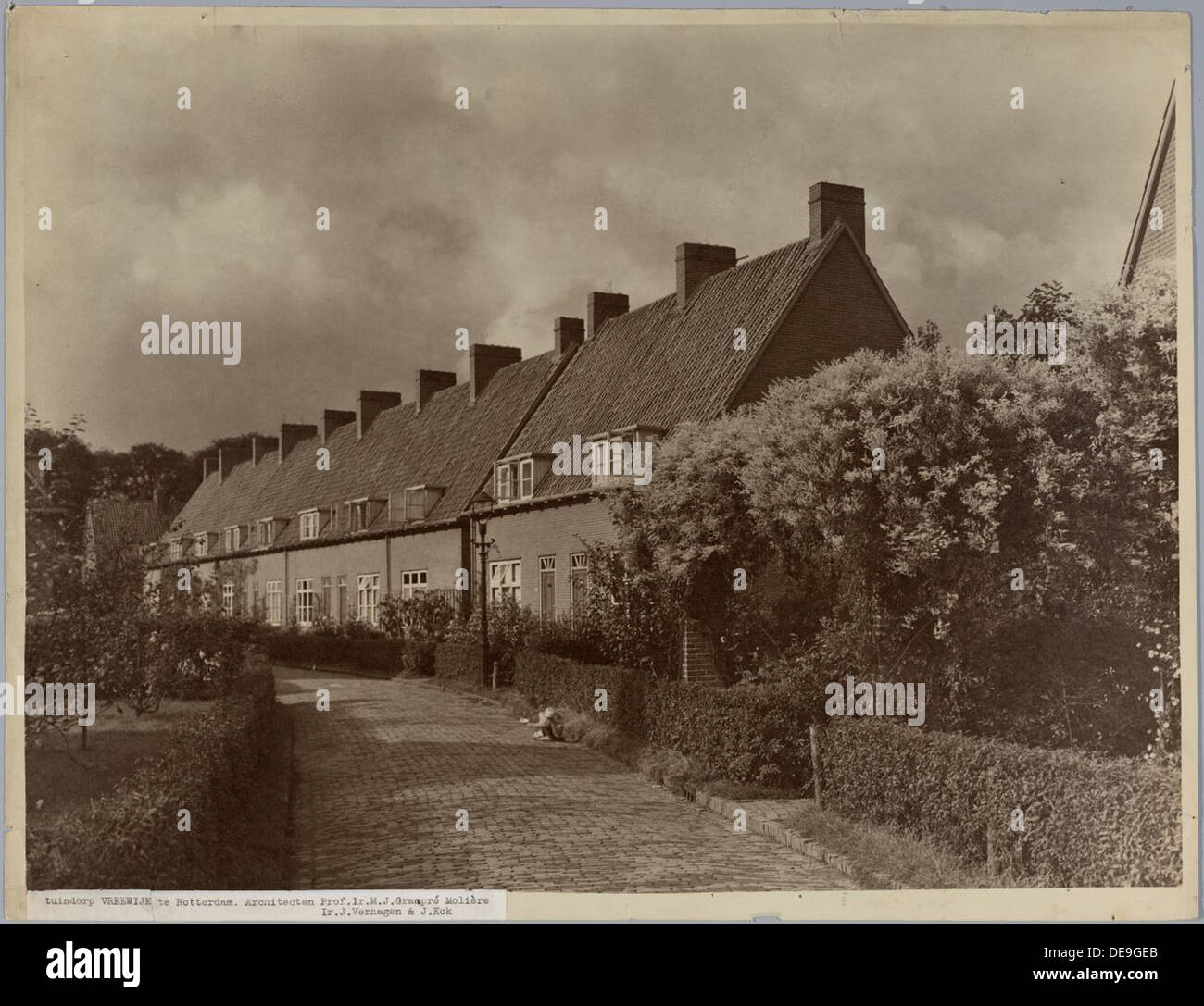 Tuindorp Vreewijk, a garden village in Rotterdam, was built in the ...