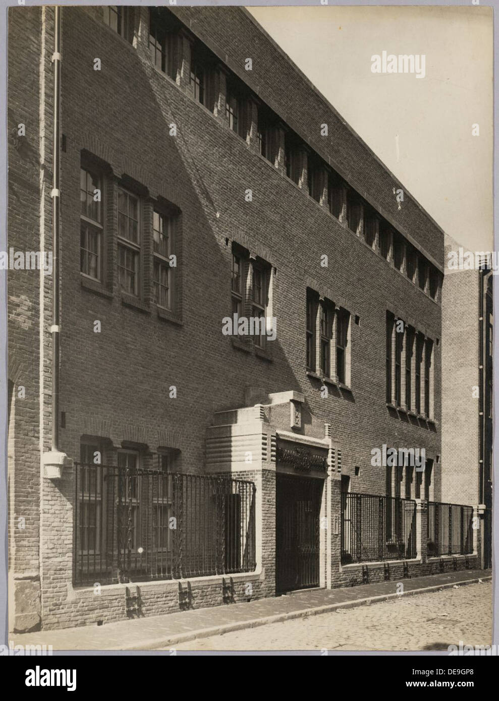 This school building in Amsterdam, constructed in the 1920s-1930s ...