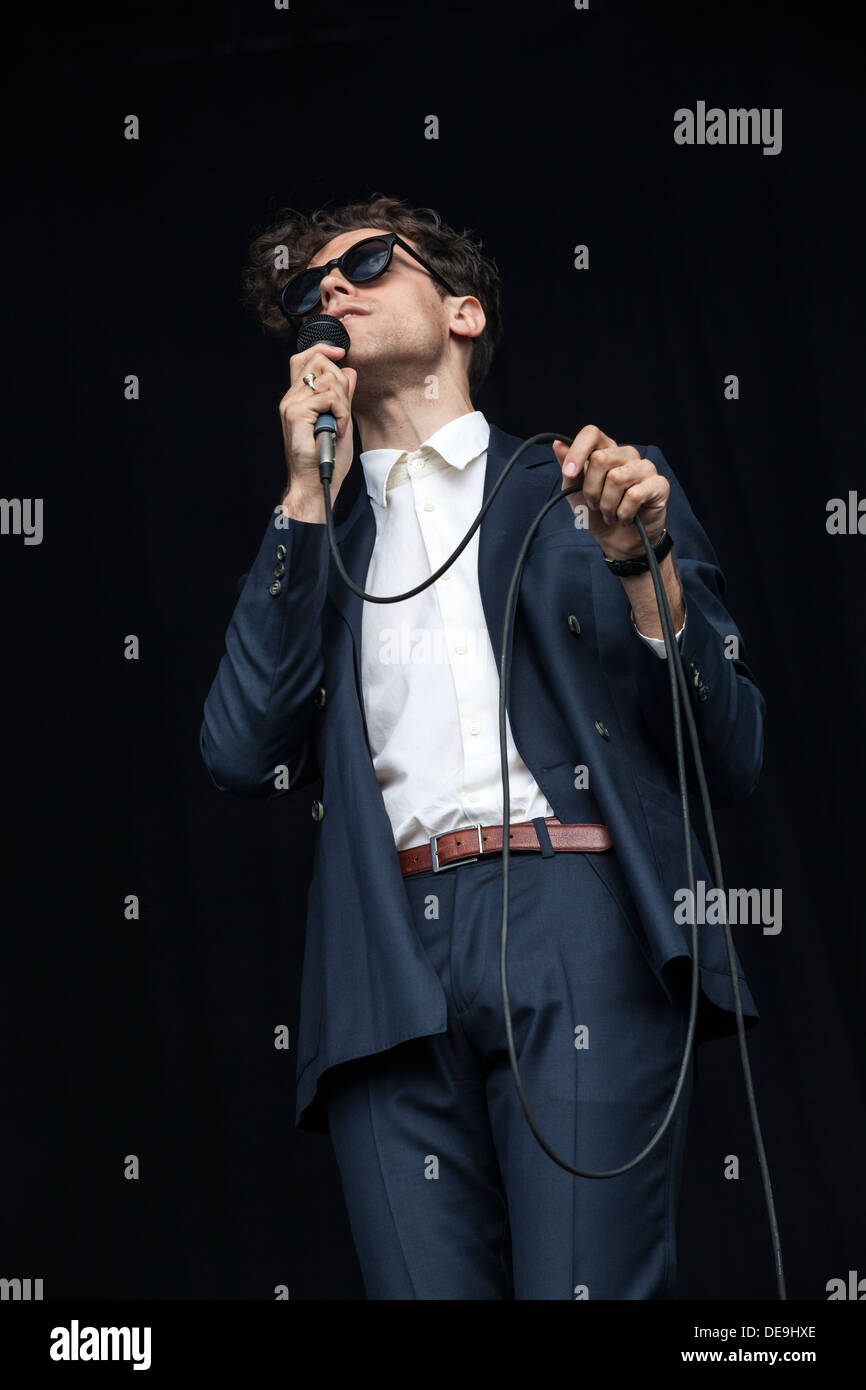 Whale singer hi-res stock photography and images - Alamy