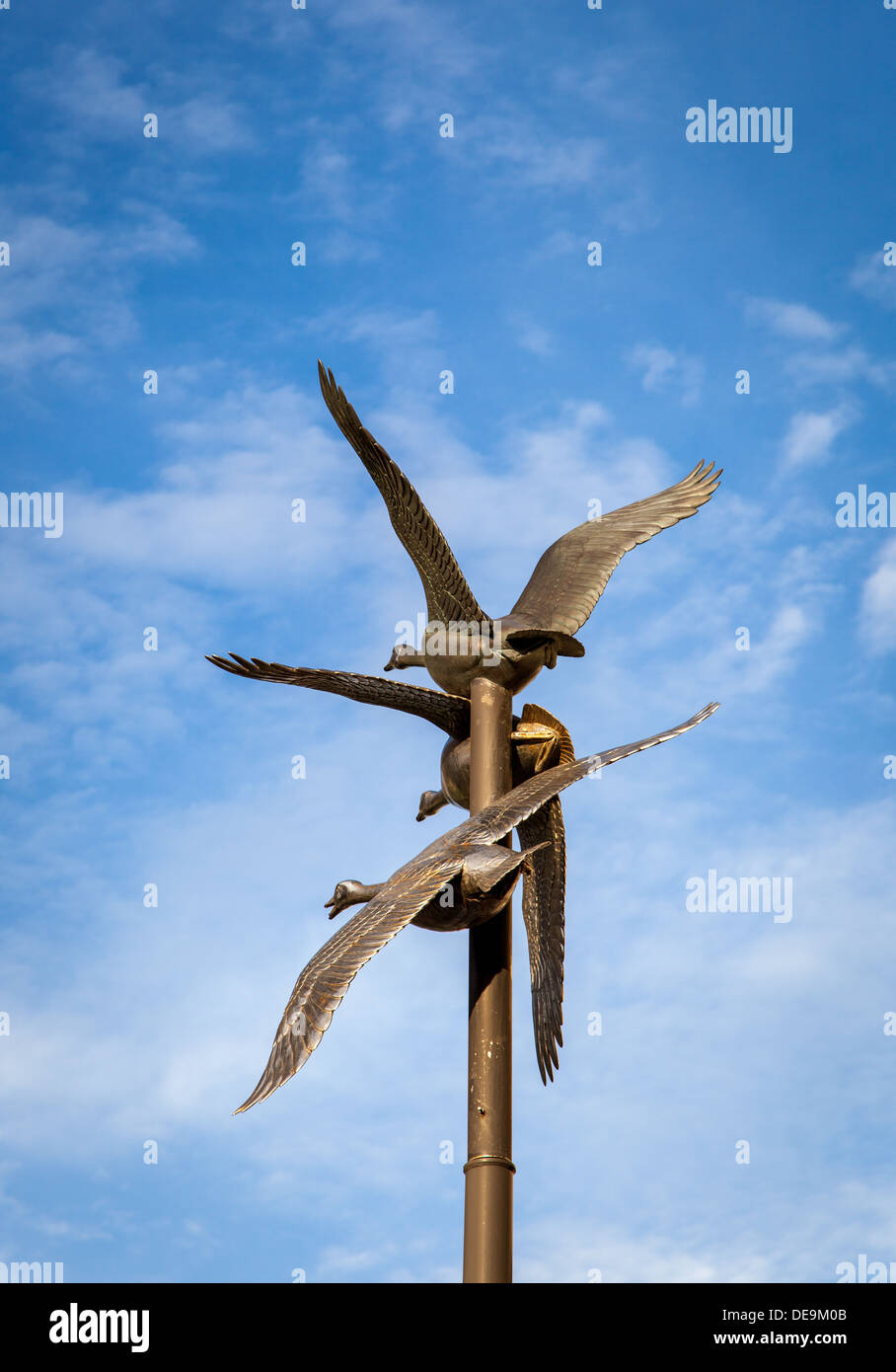 Bronze Geese Sculpture High Resolution Stock Photography and Images - Alamy