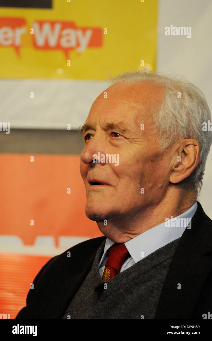 Tony Benn at an anti cuts rally in Glasgow Stock Photo - Alamy
