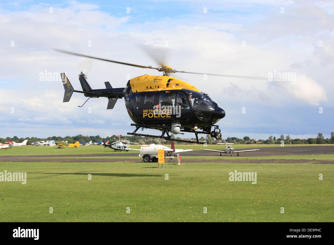 Metropolitan police air support unit hi-res stock photography and ...